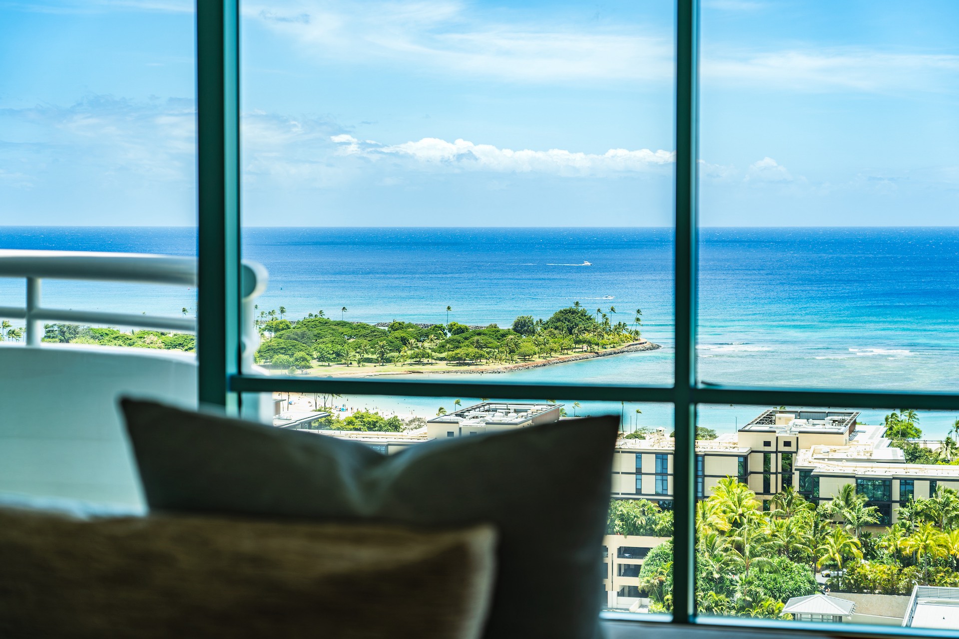 Uraku Tower Penthouse 28A HAWAII SQUARE